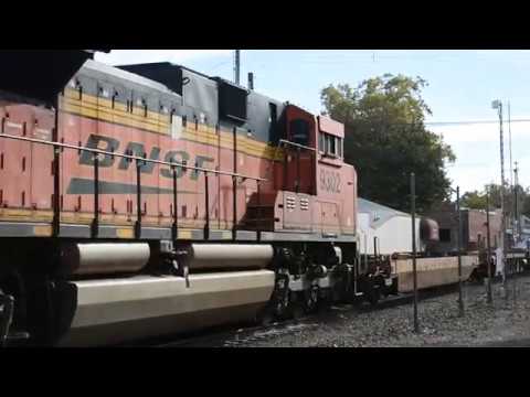 BNSF 4859 Leads A Baretable Through C St Crossing Sacramento, CA - YouTube