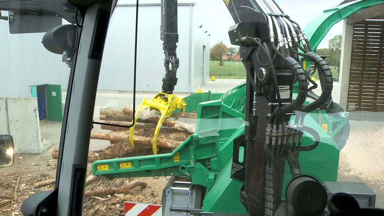 Claas Xerion 3800 mit JENZ HEM 582 Z - YouTube