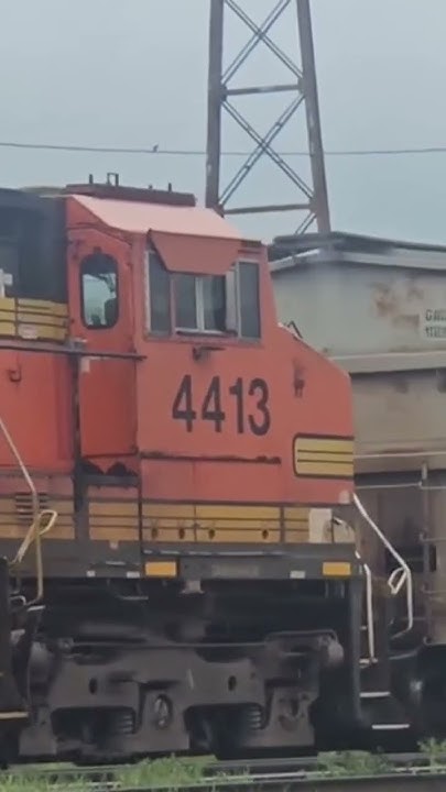 BNSF Meets CSX in Kingsport, TN. - YouTube