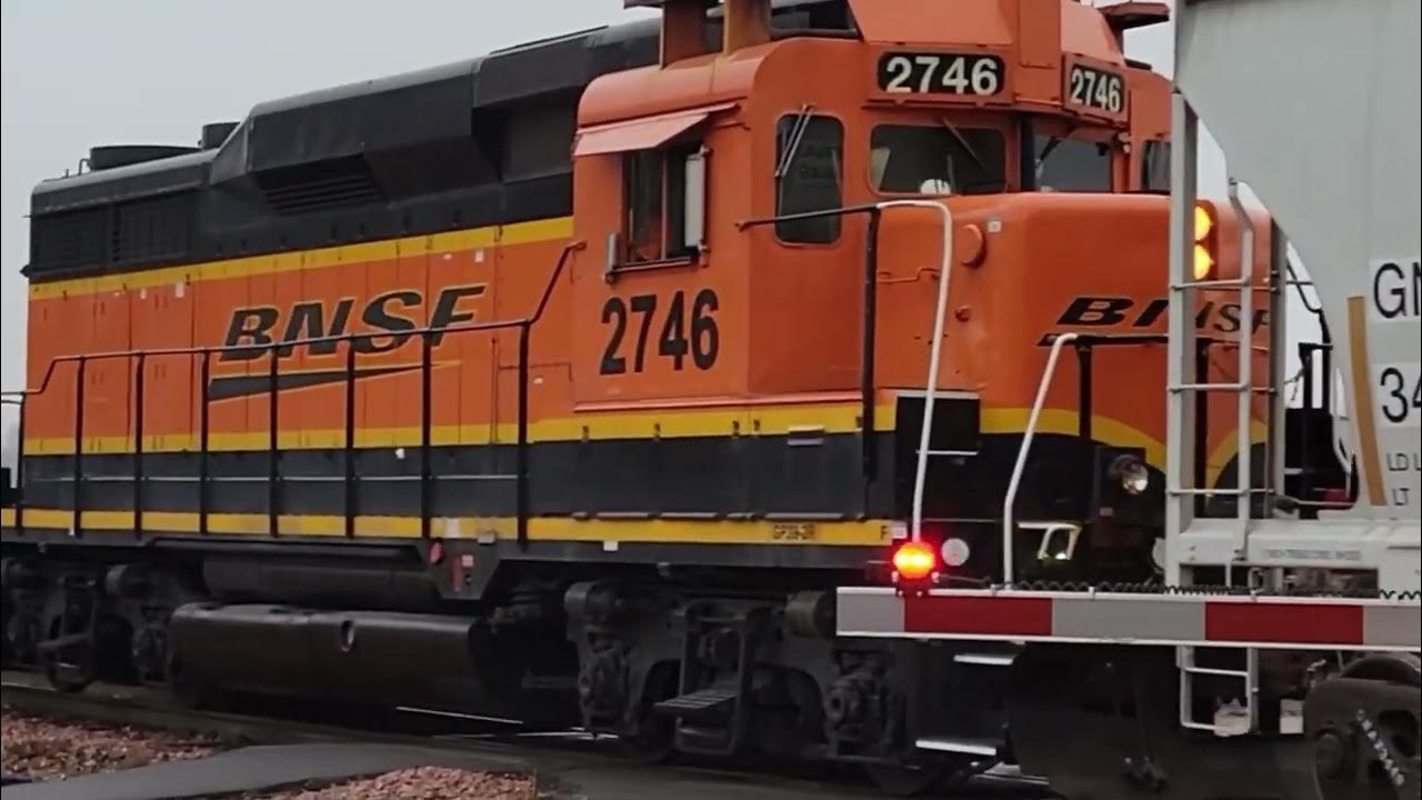 BNSF GP39E Shoves Cars Across UP Diamond Fremont Neb - Lots of Union Pacific Train Action - YouTube