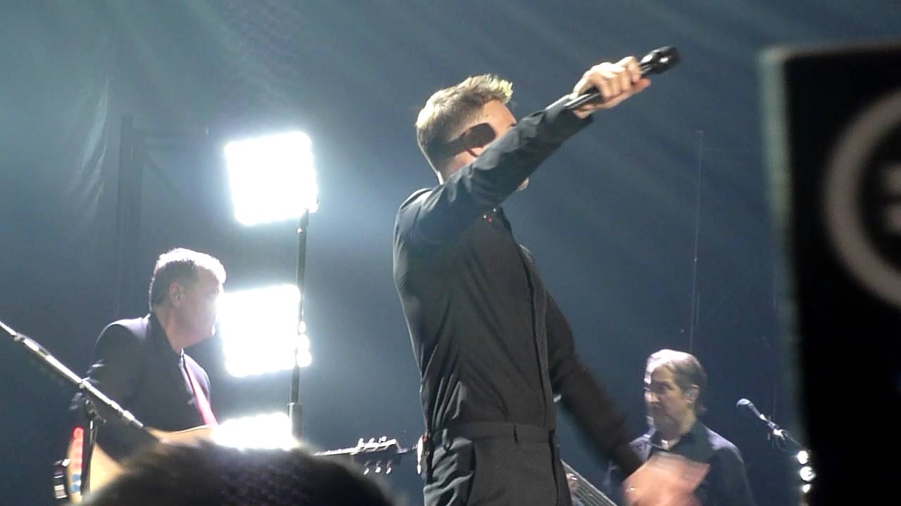 Take That - Back For Good (Live in Bangkok) - YouTube