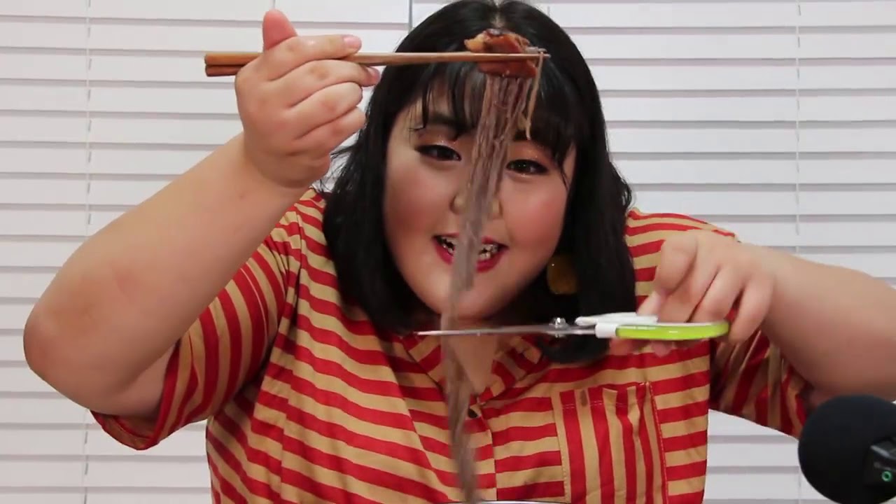 Yang Soobin 양수빈 SOOBIN FOOD - YouTube