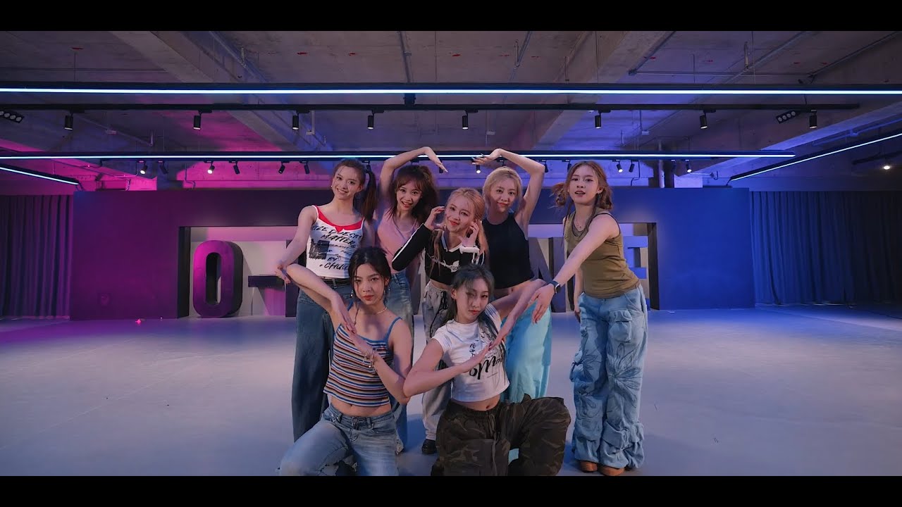 R.E.D (Red Era Diva) - "爱的主打歌" Dance Practice - YouTube