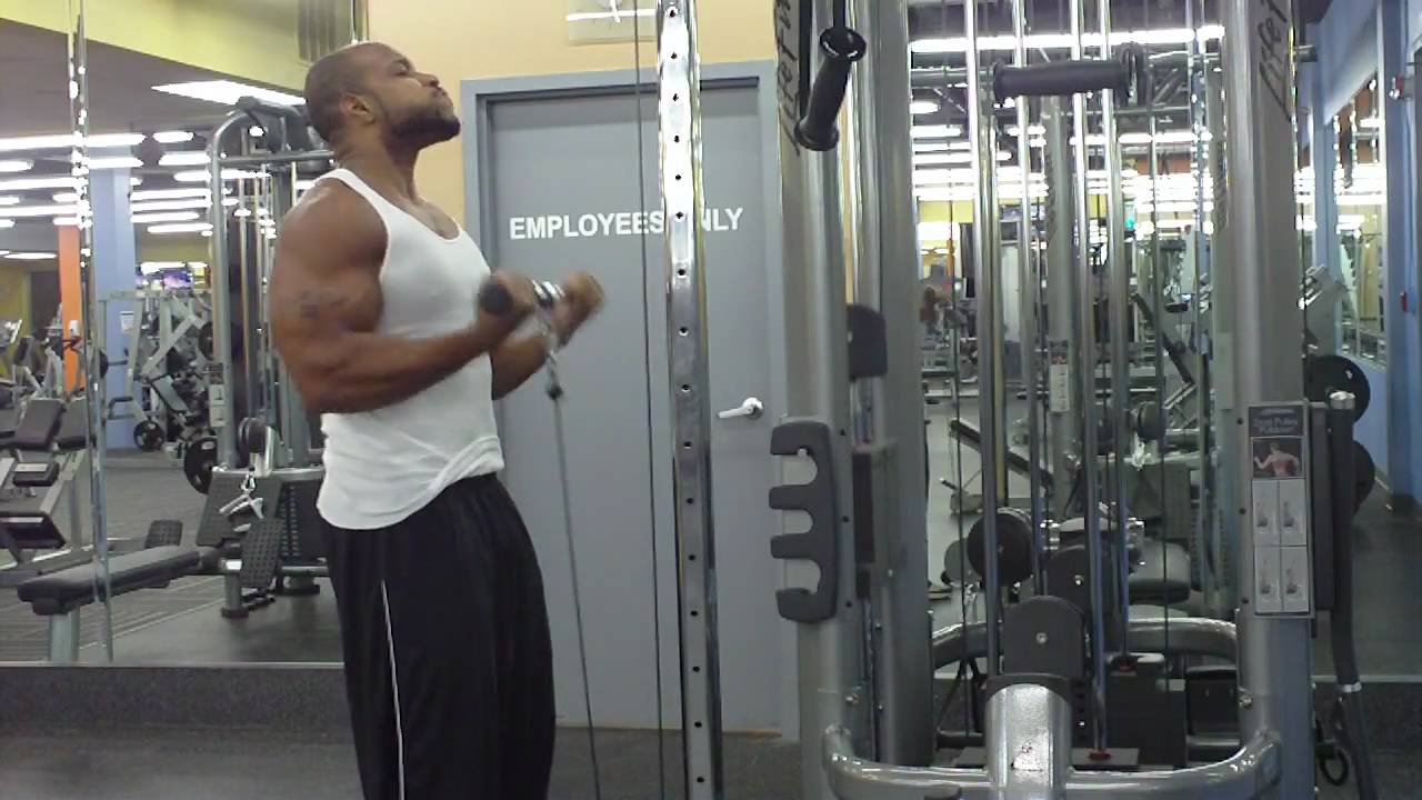 Joe Powell does a quick bicep burn out - YouTube