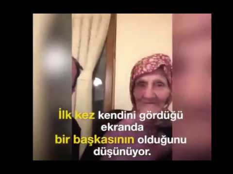 Telefonun ön kamerasıyla konuşan nine