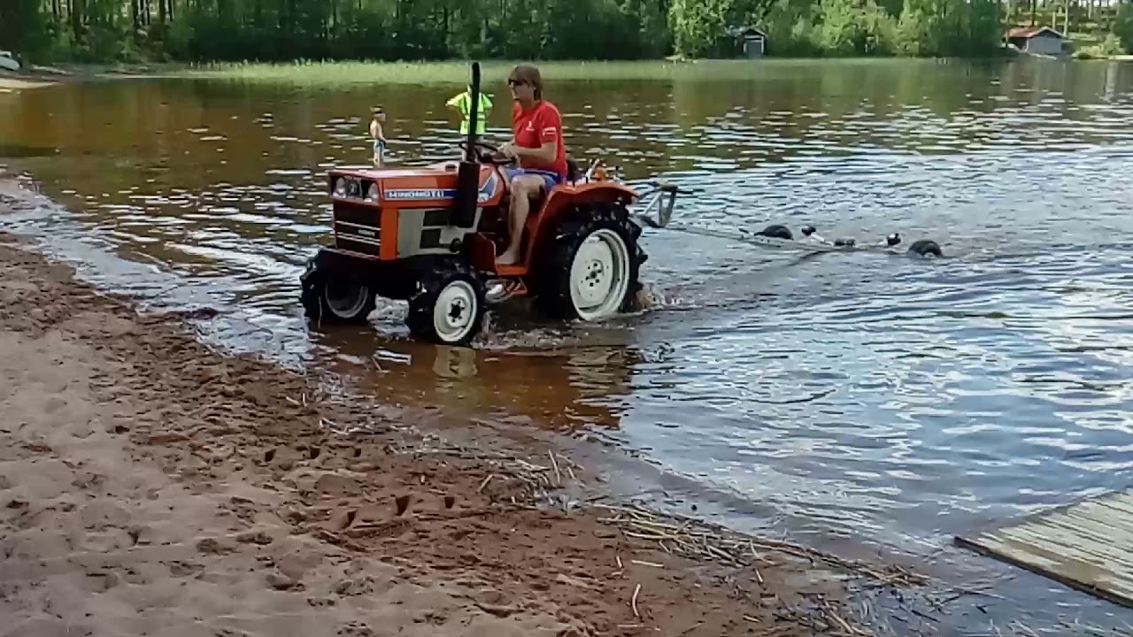 Kompakttraktor Hinomoto E224 Diesel 4x4 sjösättning linder 440 - YouTube