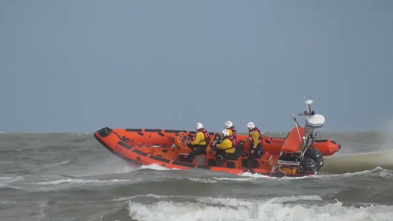 Hunstanton Lifeboat Exercise Launch 25th September 2022 - YouTube