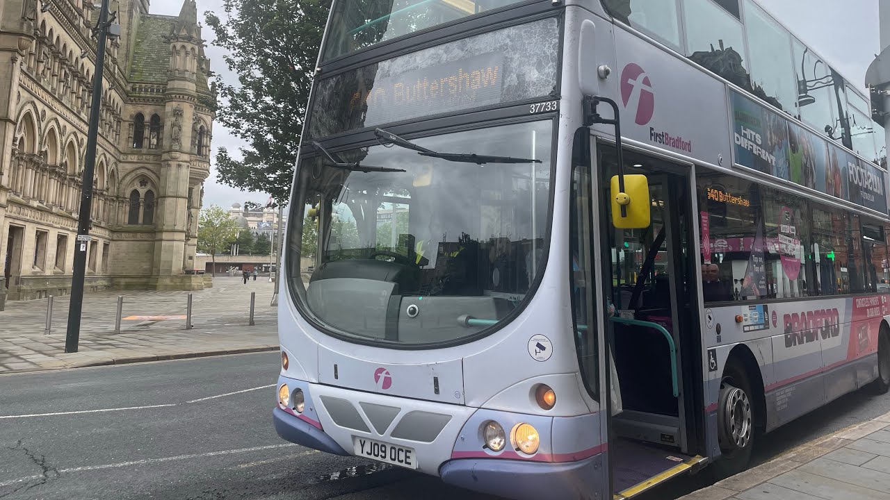 First Bradford Volvo B9TL/Wright Eclipse Gemini 37733 (YJ09 OCE) route ...