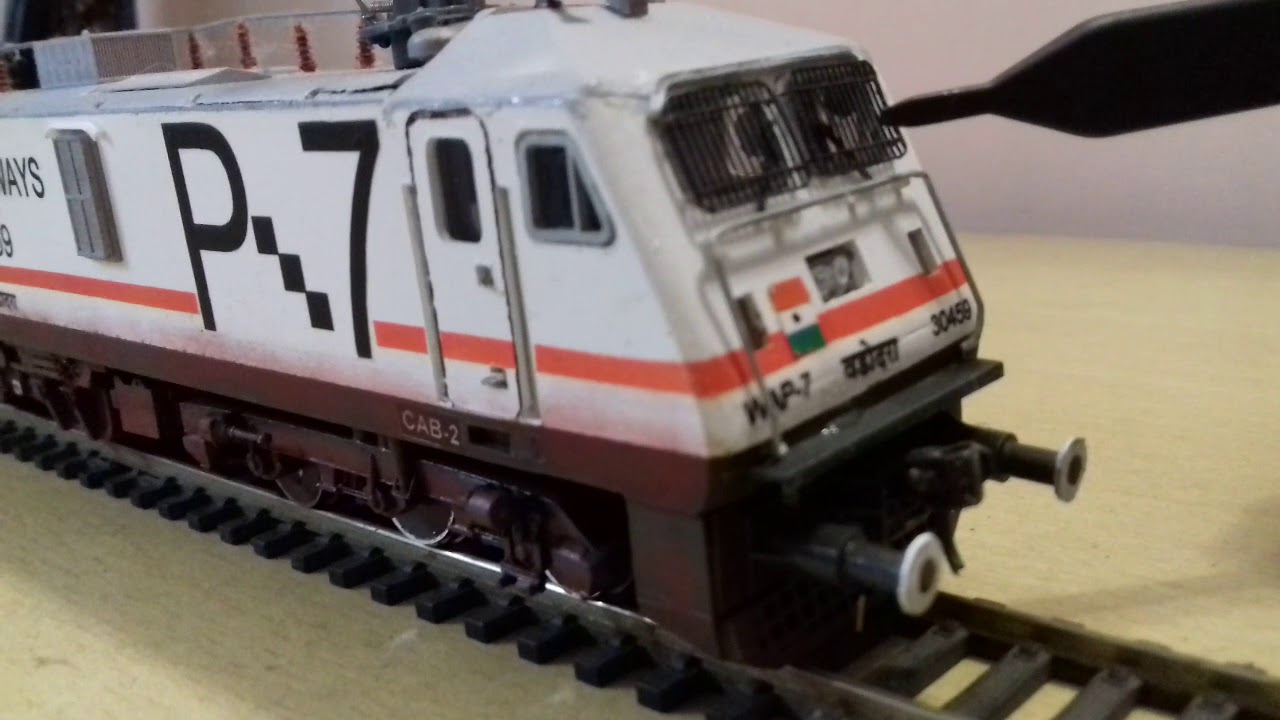 WAP7 locomotive in ho scale. - YouTube