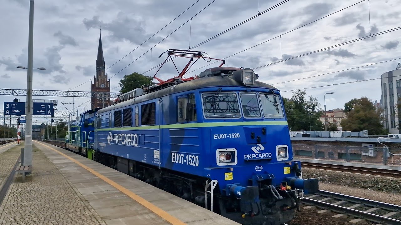 Transport PKP Cargo EU07-1520 + SM42-1081 - YouTube