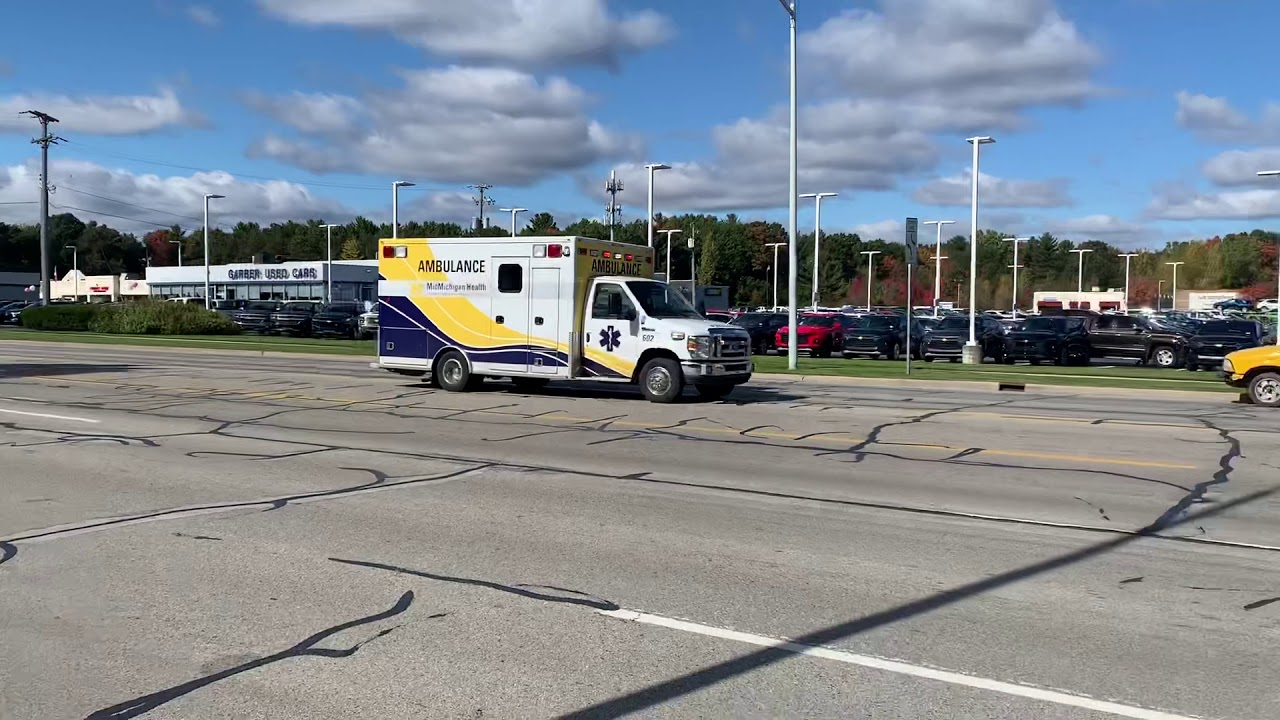Midland MI Mid-Michigan Health ambulance 602 responding to a medical ...