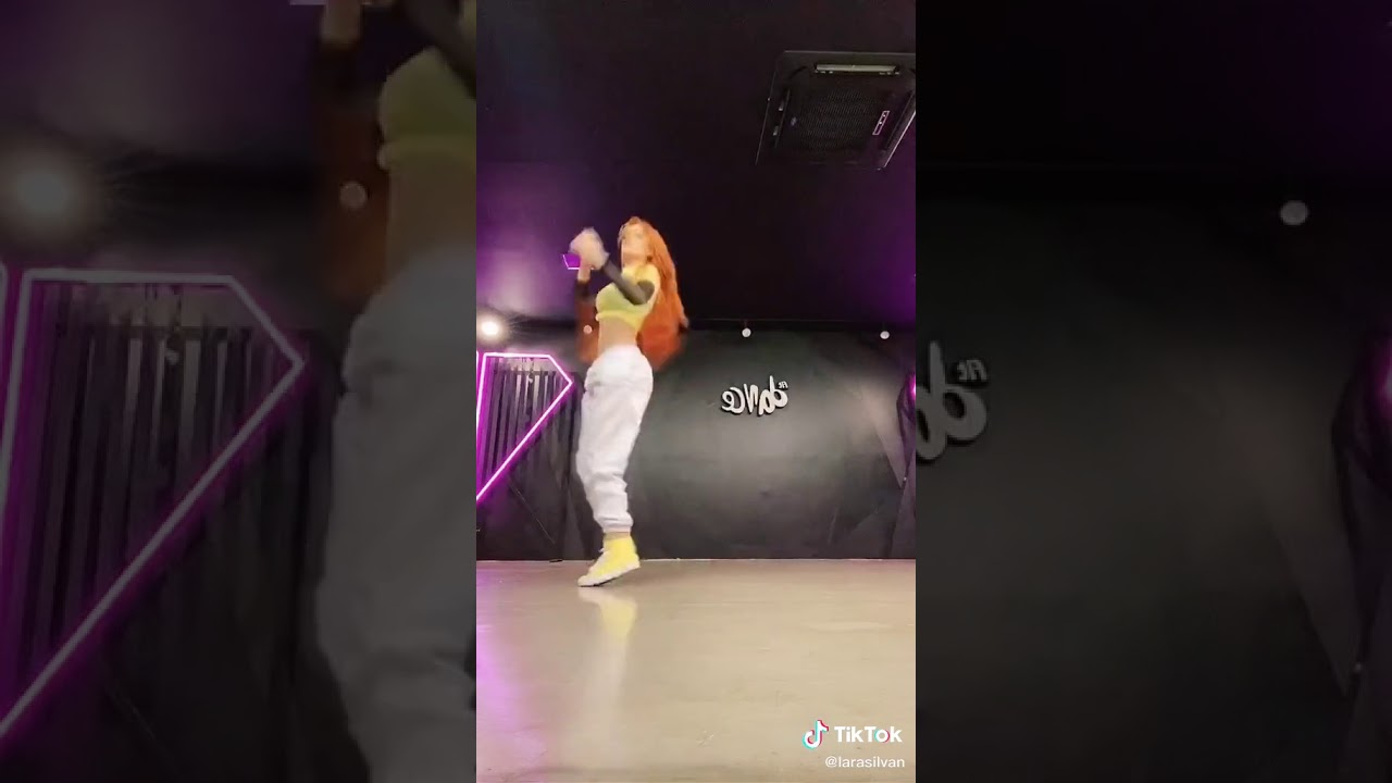 Lara Silva dançando wap Funk remix - YouTube