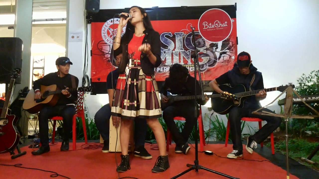 New Castell Band - YouTube