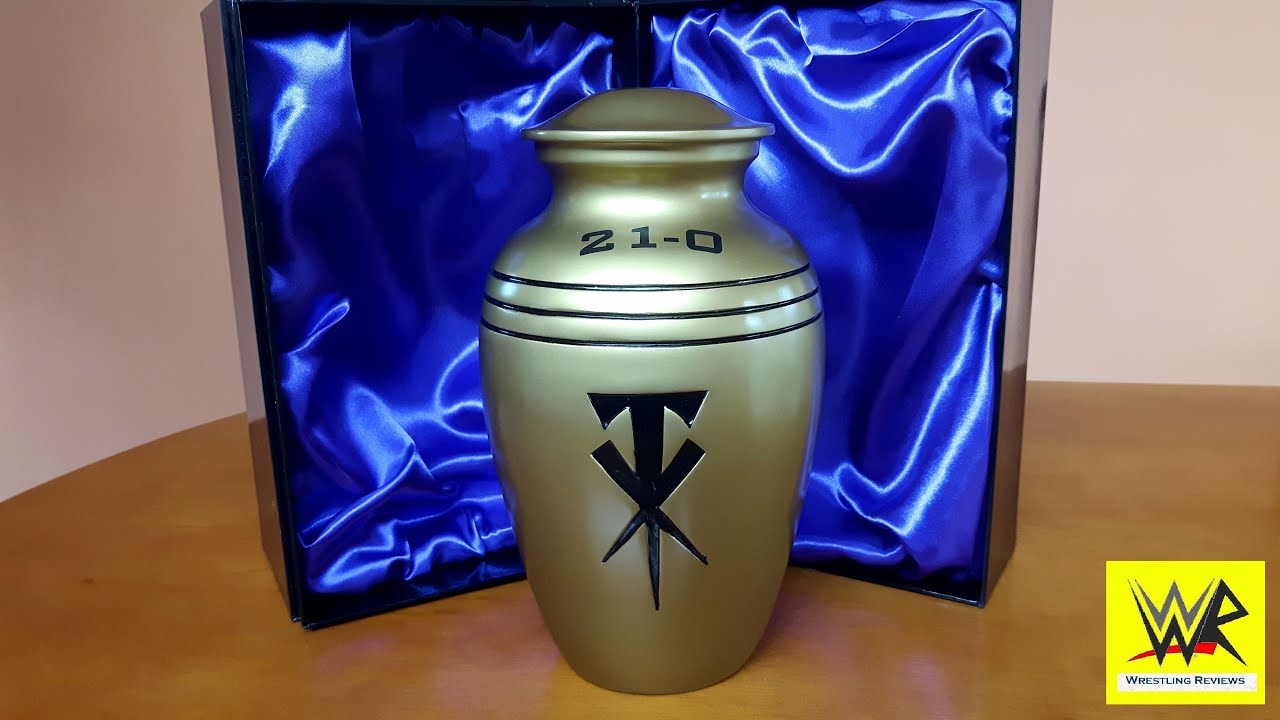 The Undertaker's Urn Special Edition "Streak 21-0" Review - YouTube