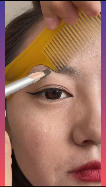 eyebrows hack by using comb #ytshorts #trendingshorts #eyebrows #by ...