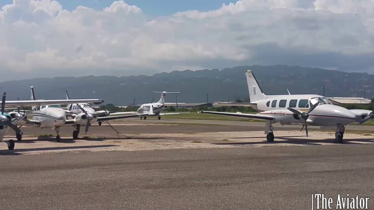 Beechcraft Premier 1 Tinson Pen Jamaica - YouTube