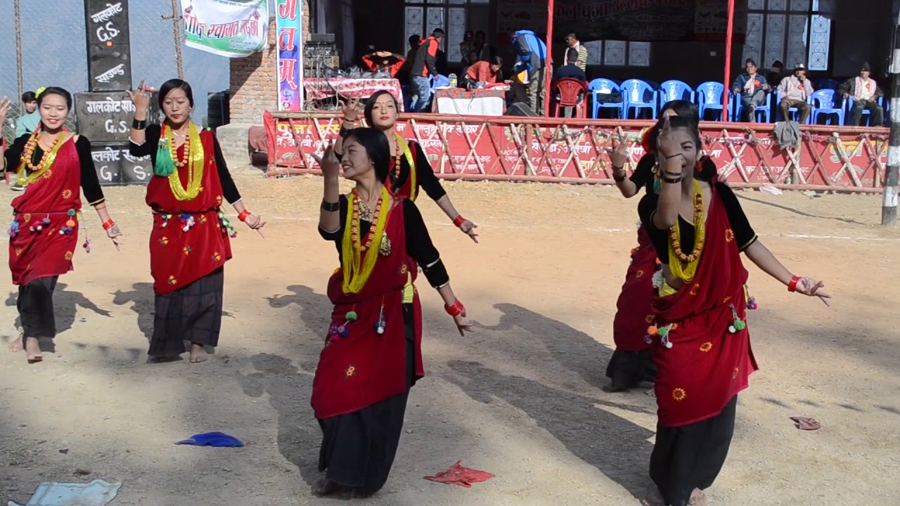 Kauda dance by Baglunge beauties बाग्लुंगे कौडा नाच - YouTube