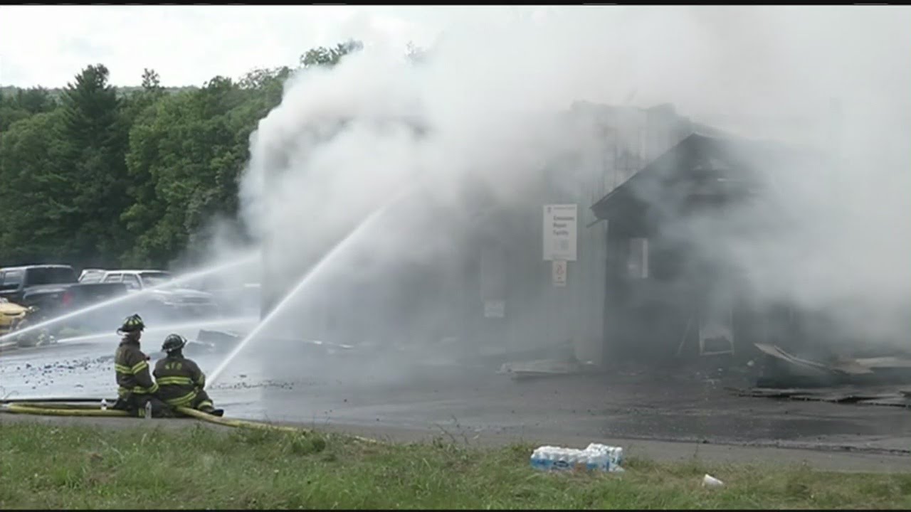 Firefighters put out fire at an auto shop in Hatfield - YouTube