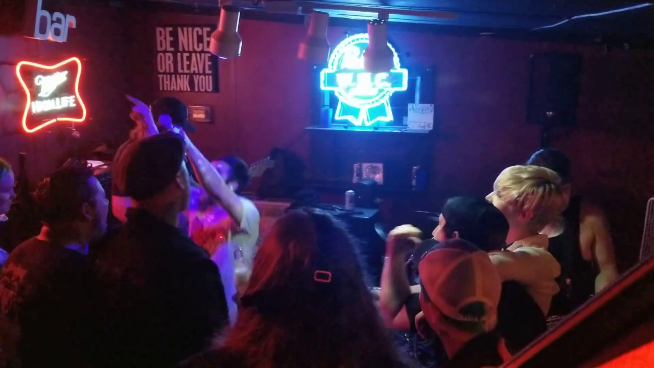 Poison Anthem - The Crowd @ Burger Bar - Punk Rock Smackdown 8 - YouTube