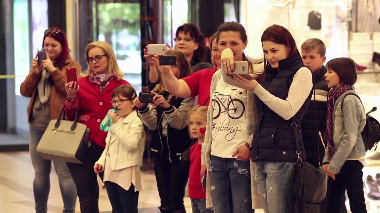 Cerere în casatorie cu Royal Steps la Atrium Mall Arad - YouTube