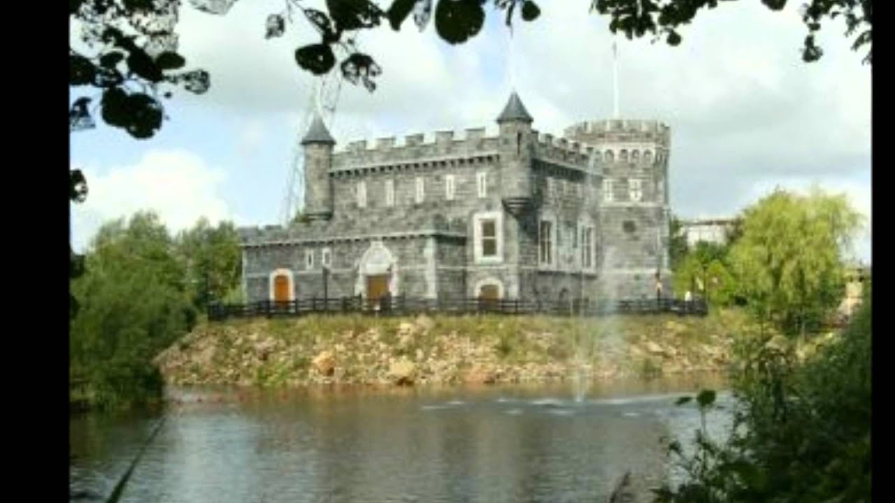Merlin's Magic Castle - Theme - YouTube
