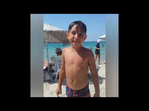 Aras Pisa Koyunda Kolluksuz Yüzmeye Calisiyor