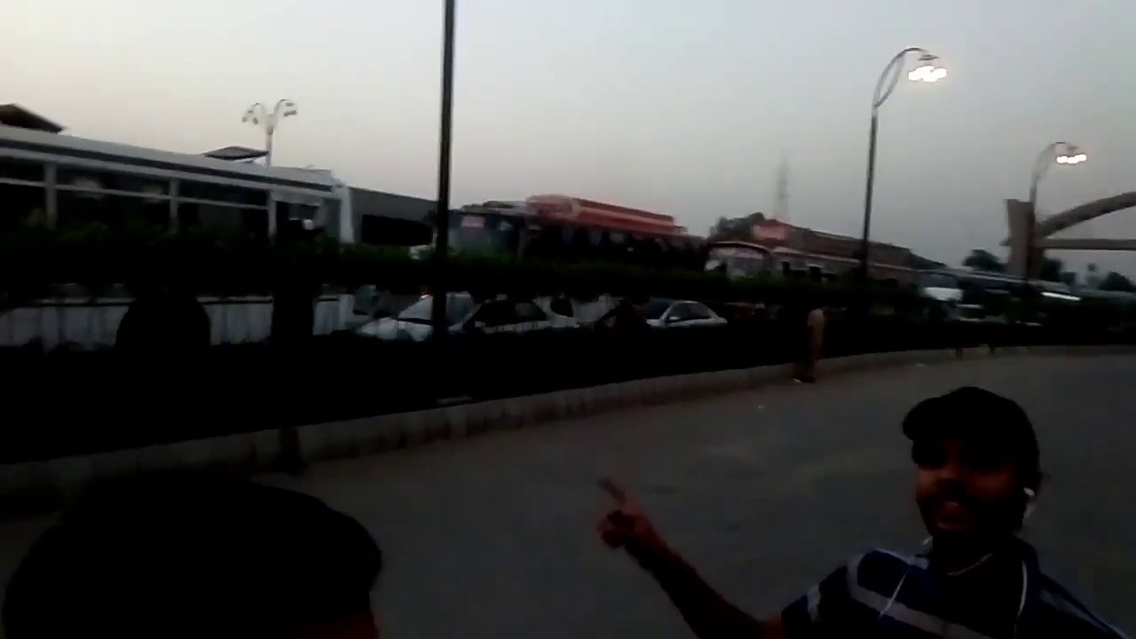 UOG BUSES STUCK IN HEAVY TRAFFIC. - YouTube