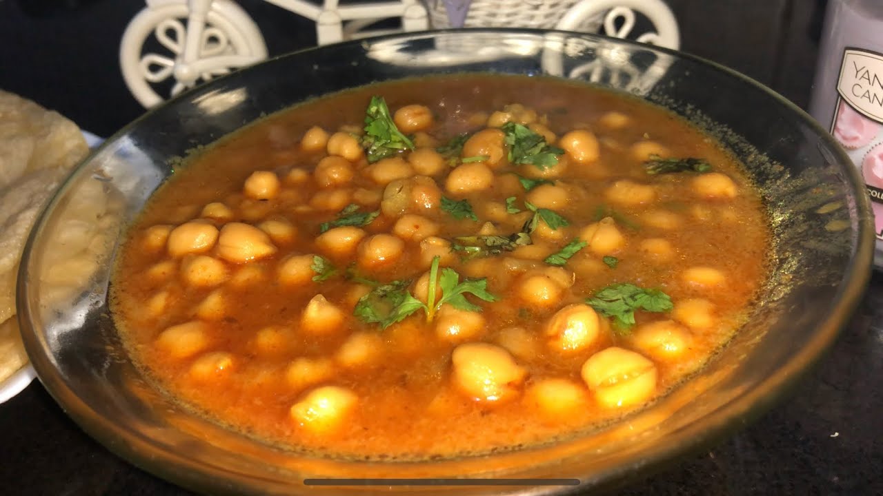 Chole ( Halwa puri wala chane) - Cooking Vlog - 42 - YouTube