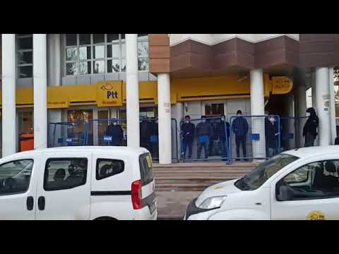Viranşehir Halkı PTT Öünüde ki Sıranın Çözümünü Bekliyor