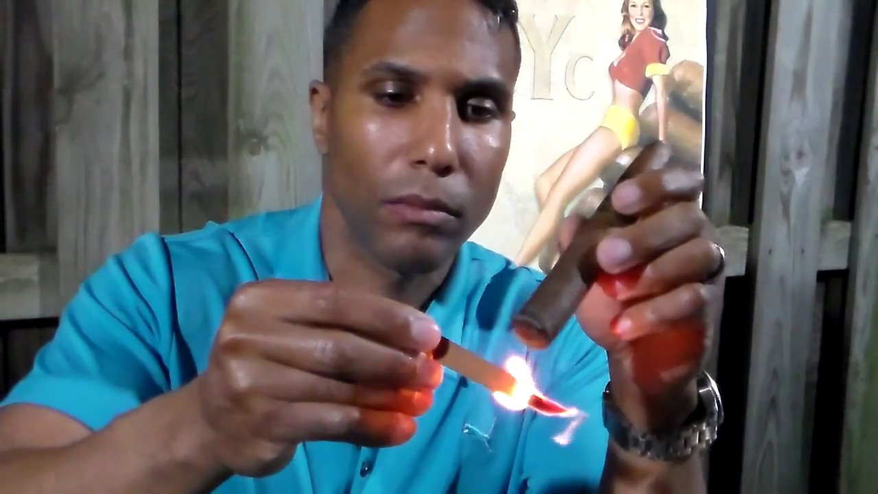 How to Light a Cigar ( The Right Way) - YouTube