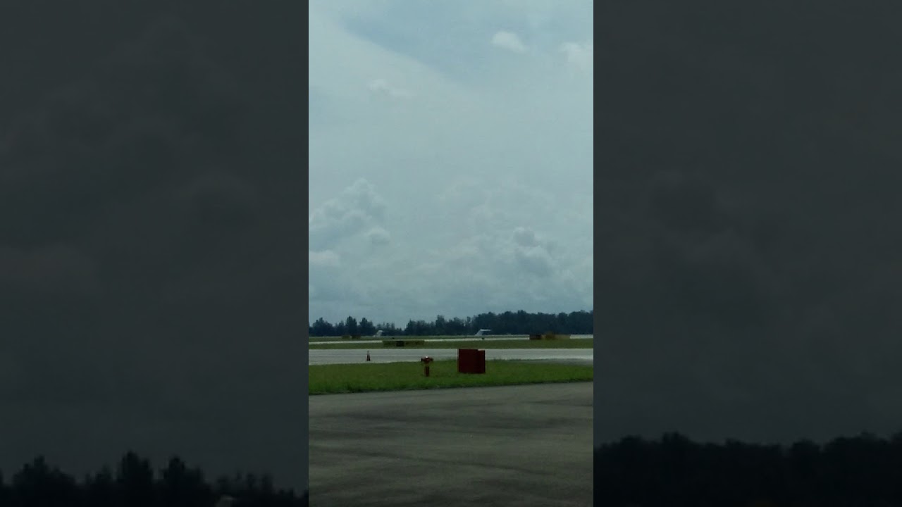 SYFC DA40 taking off - YouTube