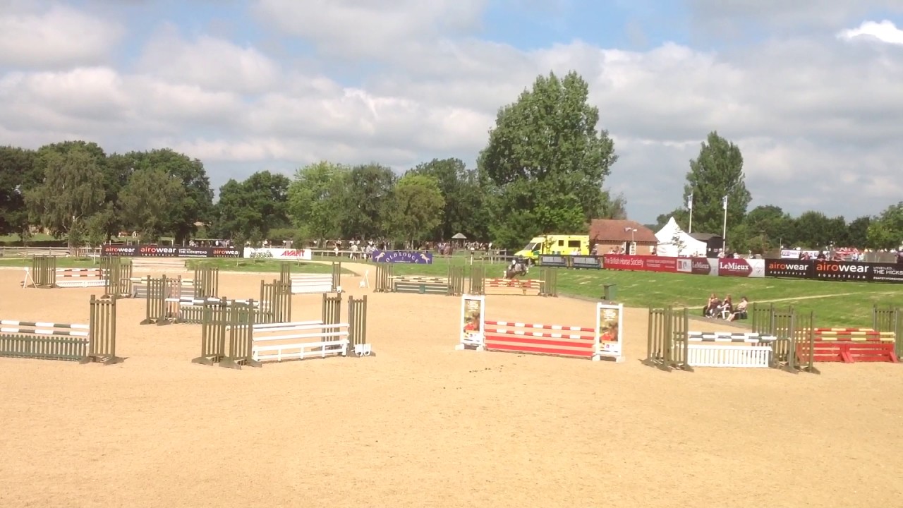 Billy Blitz - 1m Hickstead RIHS - YouTube