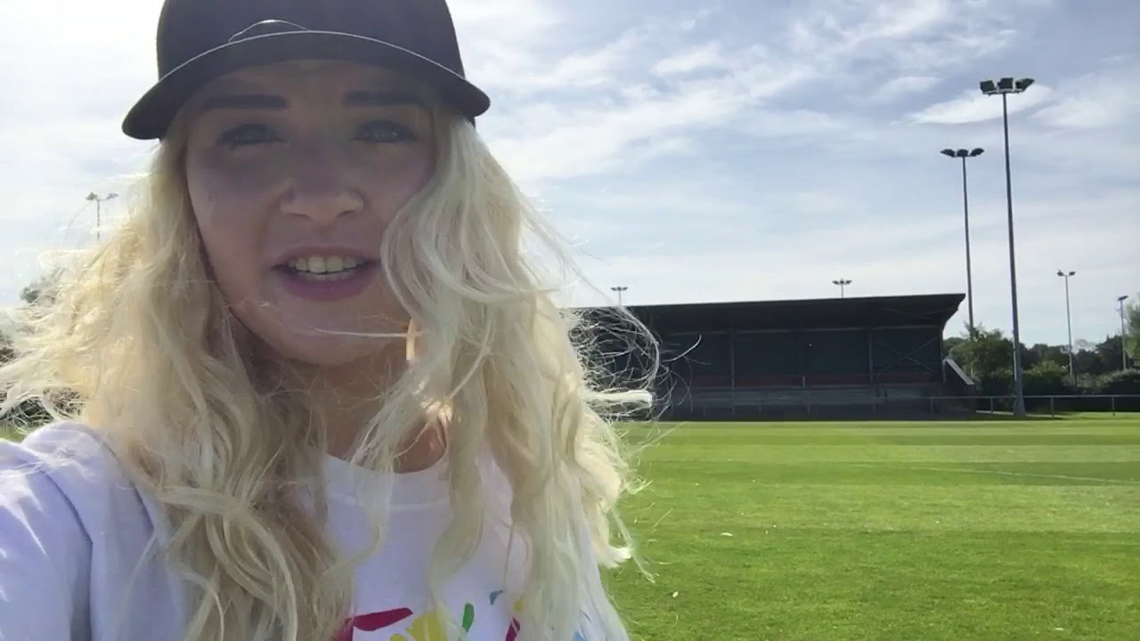 Great afternoon with Everton Ladies at Walton Hall Park. Will give ...