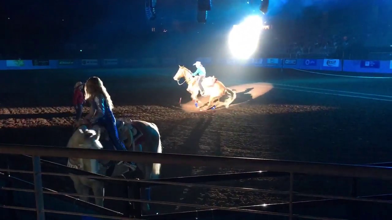 Hailey Wall and Tyler Wall trick riding at RNCFR 2018 - YouTube