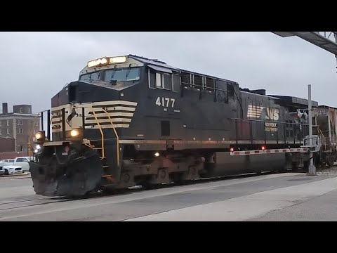 NS 4177 leads Mix Freight (NB) Centralia IL - YouTube