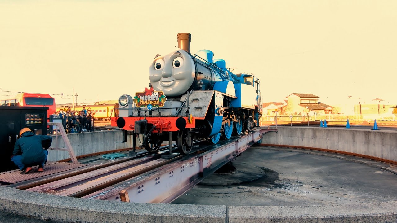 Thomas the Tank Engine is on the turntable!Super wide angle version ...