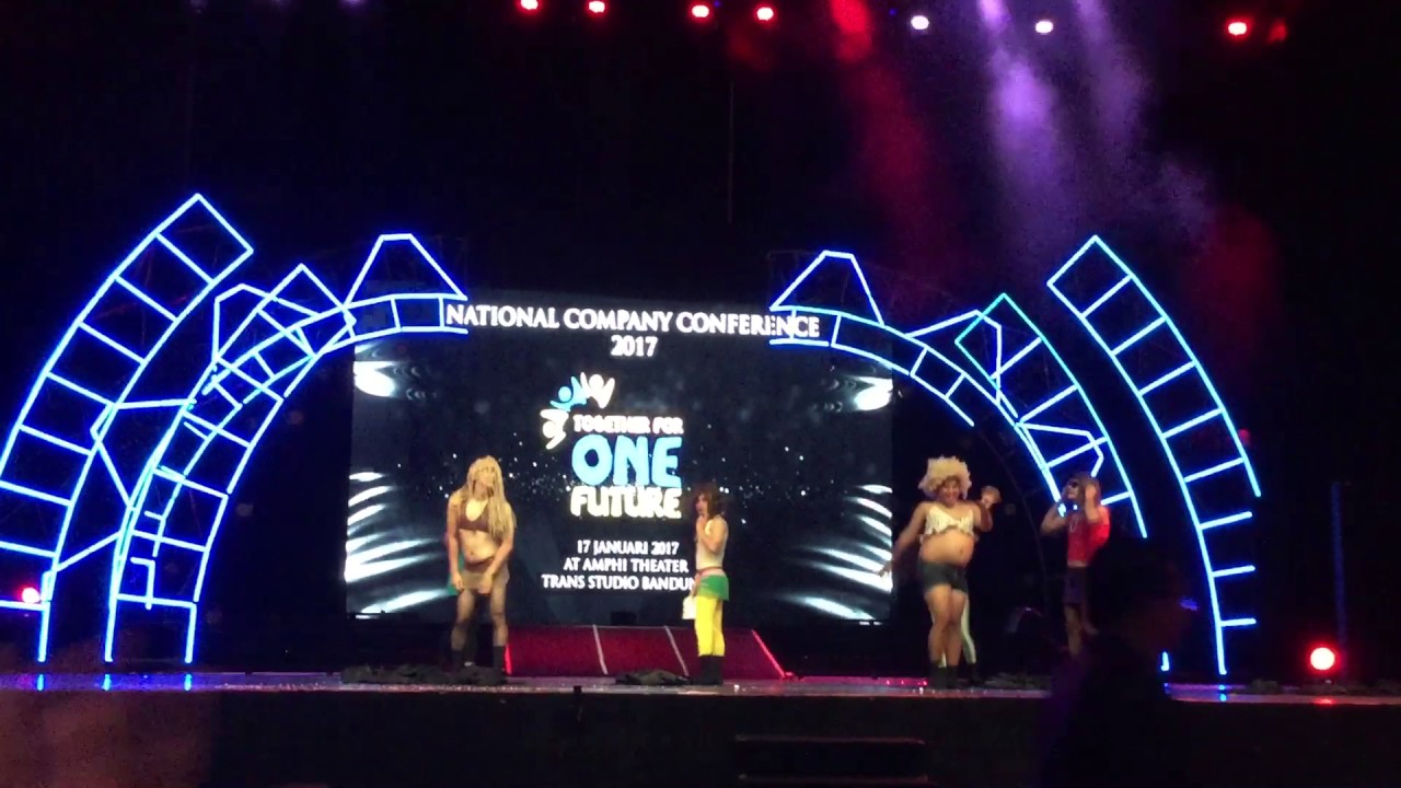 Pinguin Dance Sexy Striptis di Acara Resmi - YouTube