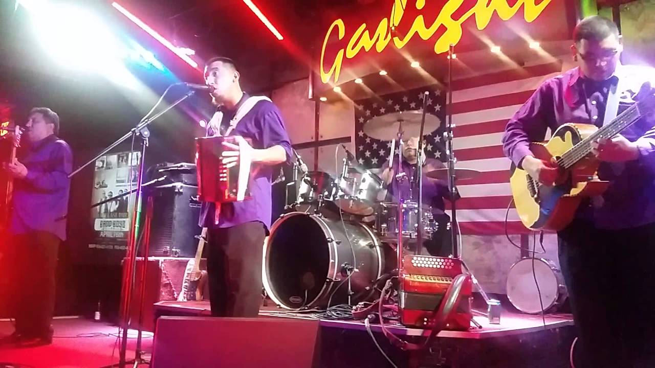 Conjunto Romo - "Que me lleve el Diablo" at Gaslight Club McAllen tx on ...