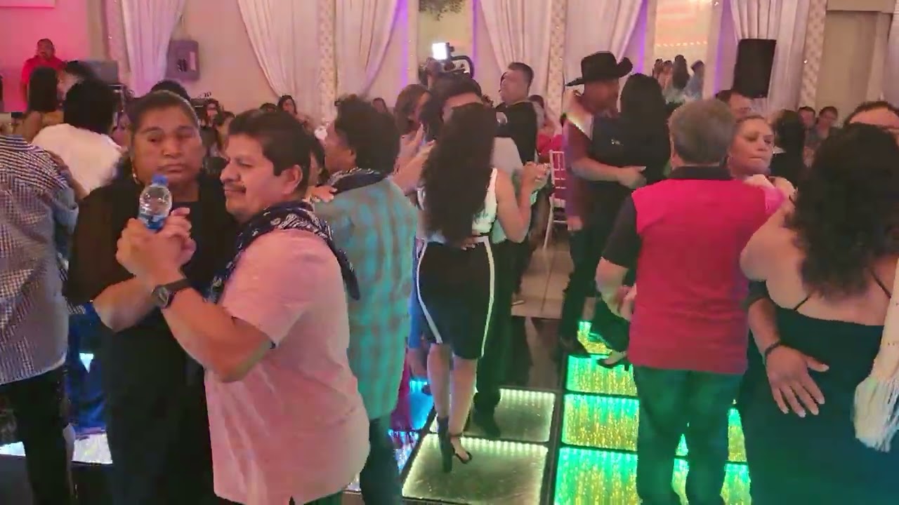 baile con la banda tamborazo el alazan san juan teitipac - YouTube