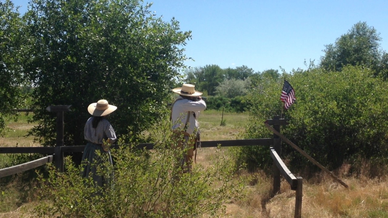 Black powder competition at 1838 Mountain Man Rendezvous - YouTube