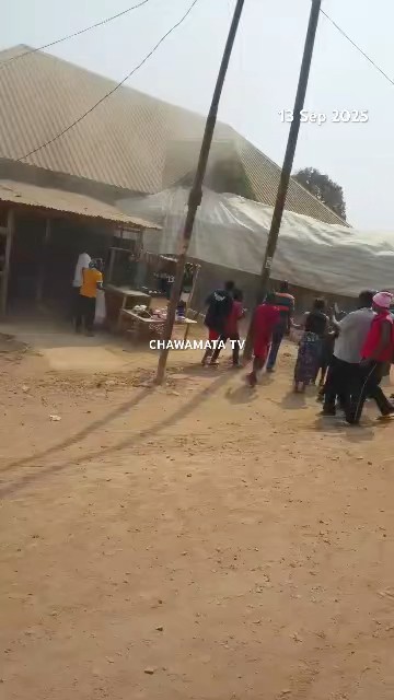 Ajali Congo maeneo ya Njia ya Kolwezi Lori limefeli Breki na kuparamia ...