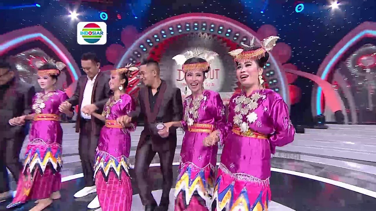 Liga Dangdut Indonesia tarian Molulo - YouTube