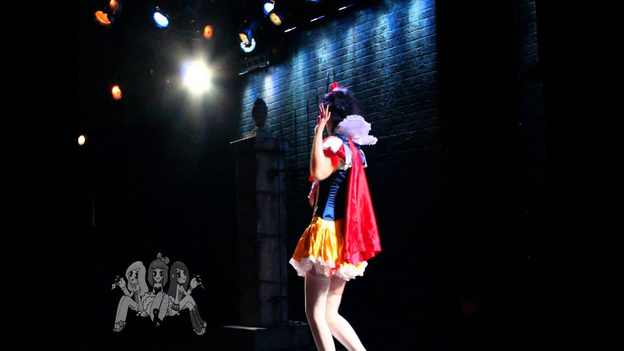 Luna Chase as Snow White @ Zenescope Grimm Fairy Tales Premiere Party ...