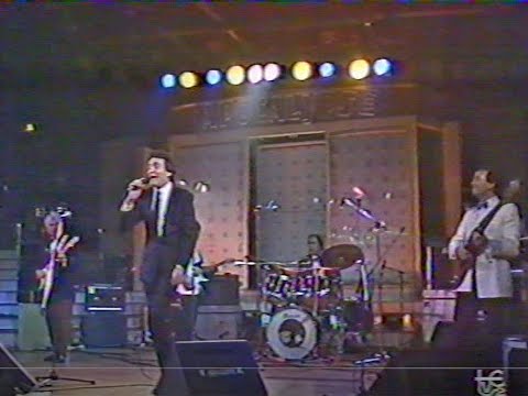 Actuación conjunta de los Mustang, Los Diablos y Los Salvajes. Twist and shout / La Bamba