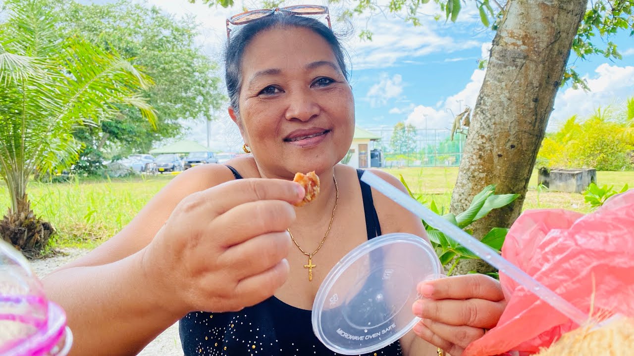 VISITING THE POP UP MARKET AT LOLO FOOD HALL 🤤👙🍔🍷👖🍟🧁🥗🧴🇸🇷 - YouTube