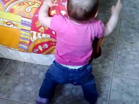Minha filha Nicole dançando  ( 9 Meses )