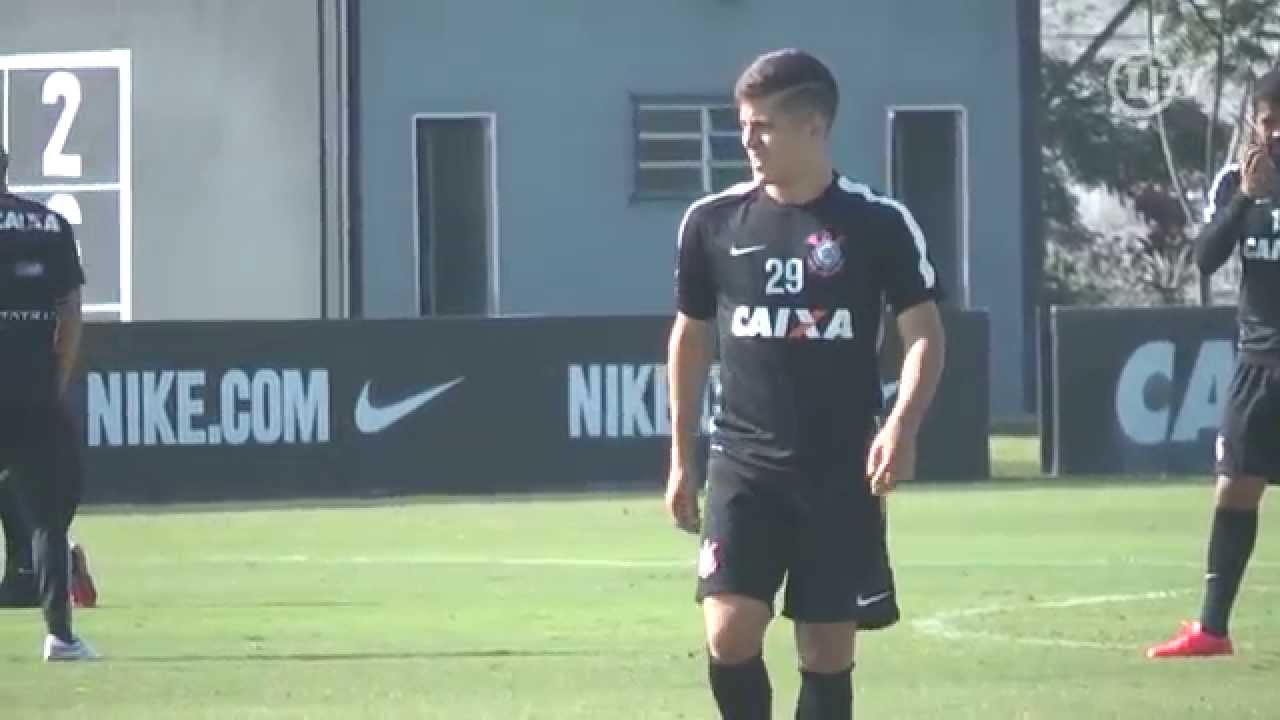 Matheus Cassini mostra talento em treino de finalizações do Timão - YouTube