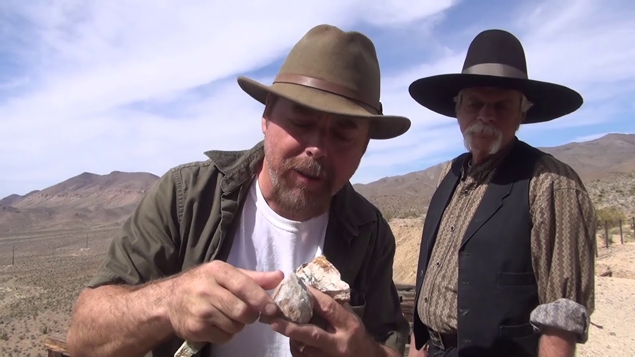 How To Find Gold in Rocks. Johnnie Mine. ask Jeff Williams - YouTube