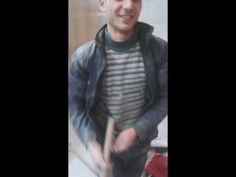 Emi oğlu gene oynuyor