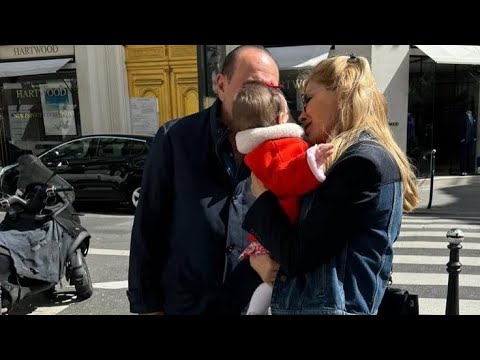 BOOM💥ARZU SABANCI VE OMER SABANCI TORUNLARI ILE PARISTE😱 - YouTube